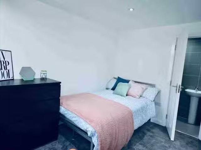Nice 1 Room 86 Hannan Road, L6 6 Beds 2 Baths