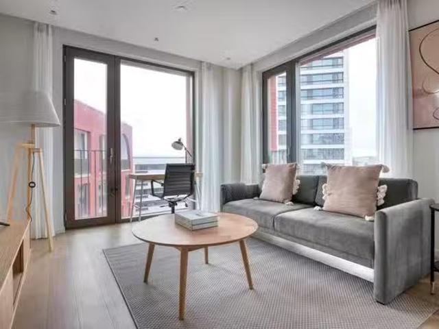 Cozy 1 Room Cadence Court, Lewis Cubitt Walk, Kings Cross 1.