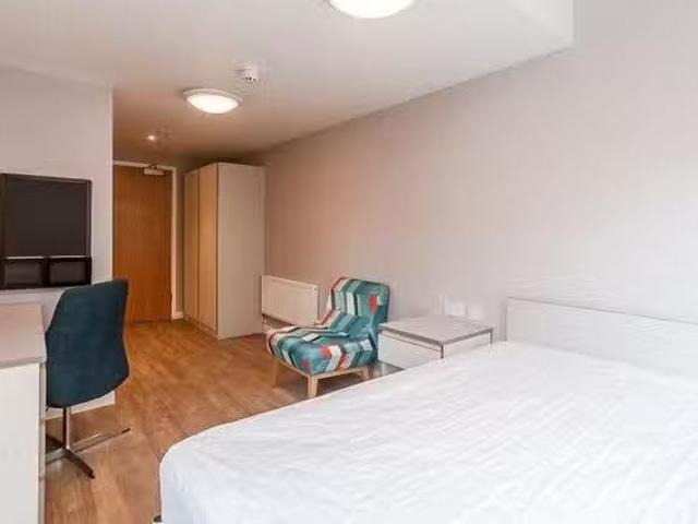 Deal! 1 Room Carfax Quarter 7 Bed Cluster