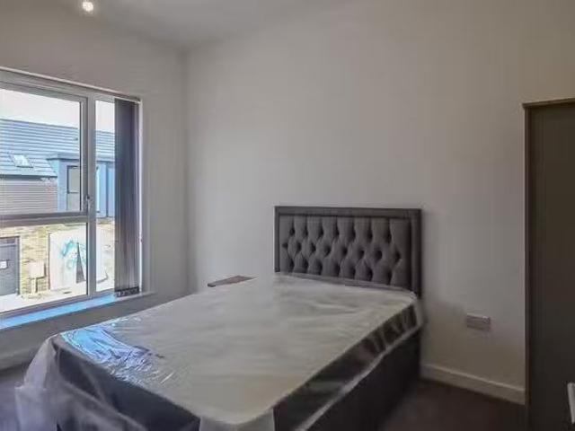 New 1 Room Entire Place·3B2B···59 Parkes Avenue 3 Bedroom 2 Ba.