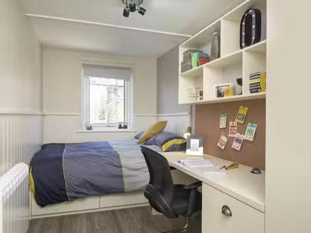 Unique 1 Room Meadow Court Edinburgh 4 Bed Standard