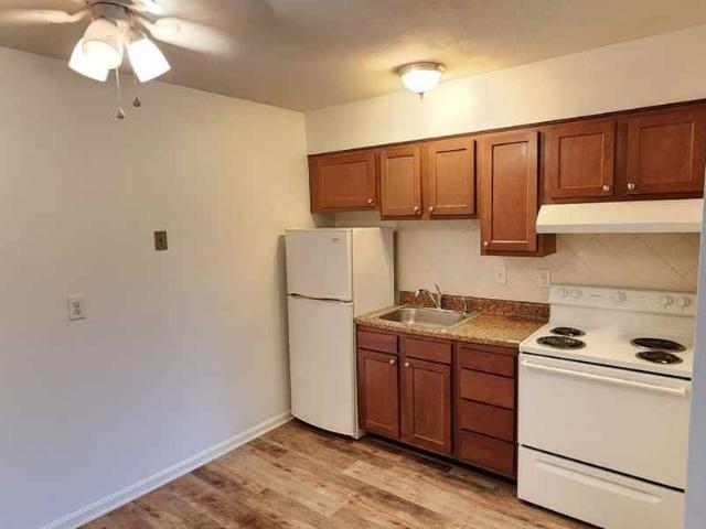 ✨Charming 1 1 Bedroom Apartment for Rent at 3520 Park Row Dr, Shively, KY 40216 Shively