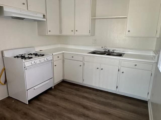 Charming 1bed + 1 parking prime Van Nuys area