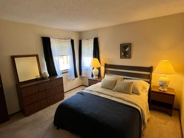 Charming 1BRBA with PoolSpaand Modern Amenities i