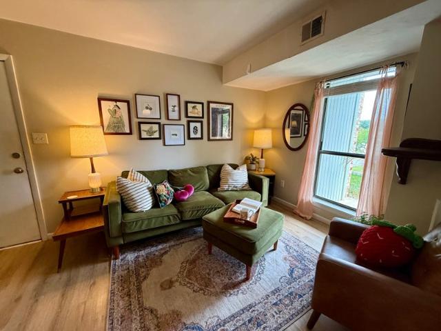 Charming 1BRBA Condo in Cave Spring
