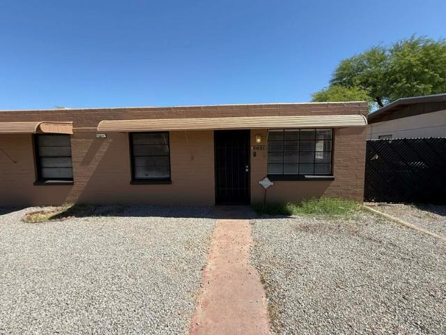 Charming 1BRBA duplex conveniently located in cent