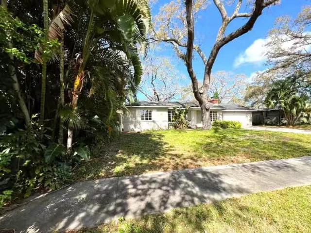 Charming 2/2 in Clearwater! 302 Casler Ave