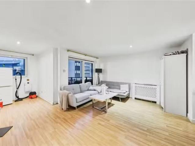 Unique 2 BA 1 bedroom flat for rent in Fishguard Way, London.
