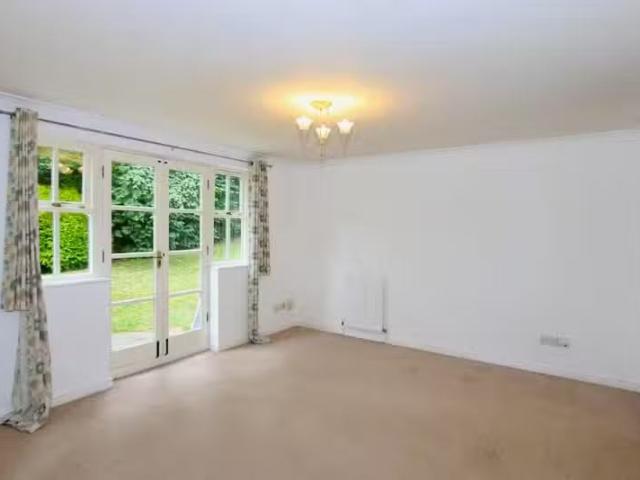 Charming 2 BA 1 bedroom flat for rent in High Road, London, E18