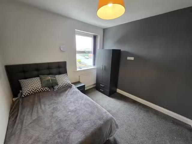 Rental! 2 BA 1 bedroom house share for rent in Buckley Lane, F.