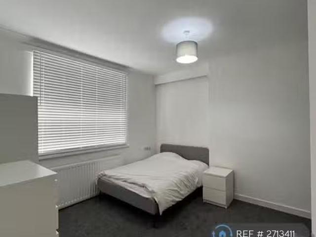 Just in! 2 BA 1 bedroom house share for rent in Front Street.