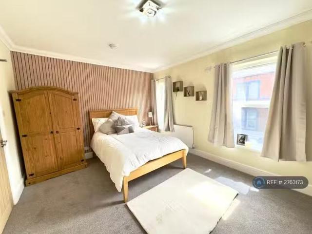 Unique 2 BA 1 bedroom house share for rent in Stamford Street.