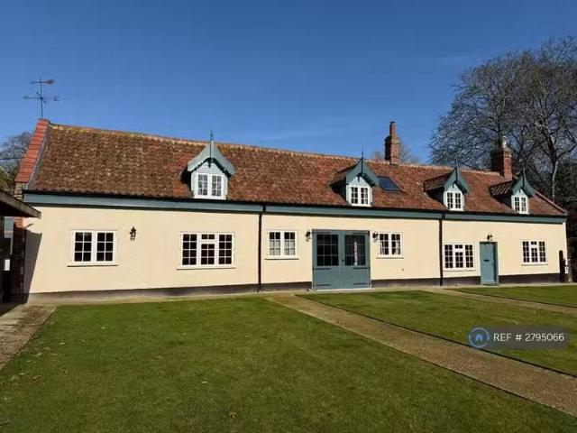 Just in! 2 BA 1 bedroom semi detached house for rent in Watton.