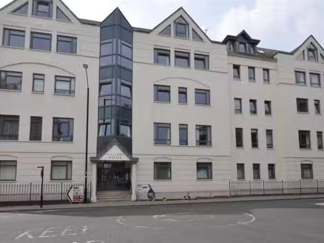 Cheap 2 BA 2 bedroom apartment for rent in Clarendon Avenue, L.