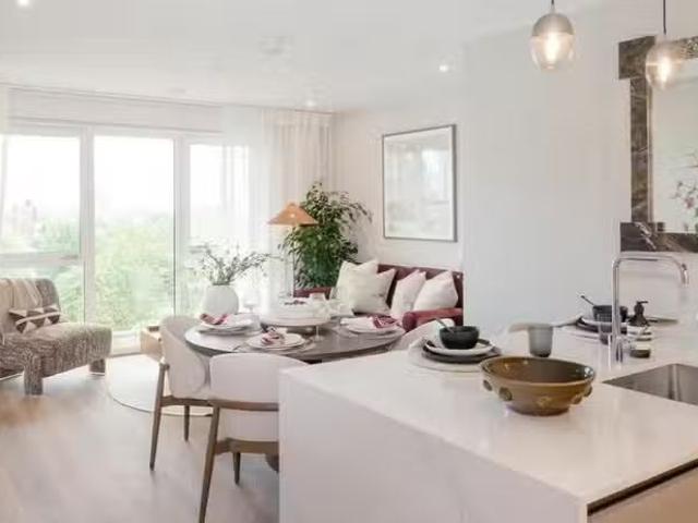 Nice 2 BA 2 bedroom apartment for rent in Bow View Apartments.