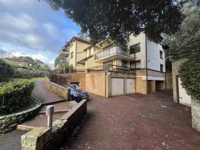 Charming 2 BA 2 bedroom apartment for rent in Belle Vue Road.