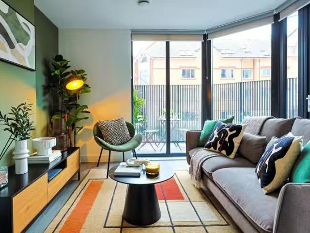 Rental! 2 BA 2 bedroom apartment for rent in Glasshouse Square.