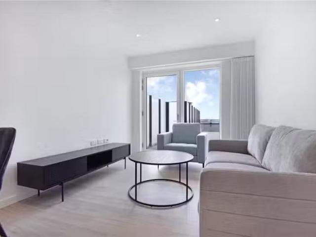For Rent! 2 BA 2 bedroom apartment for rent in Heartwell Avenu.