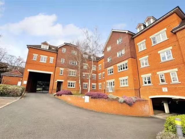 For Rent! 2 BA 2 bedroom apartment for rent in Heathside Road.
