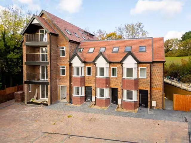 Charming 2 BA 2 bedroom apartment for rent in Mitchley Hill, S.