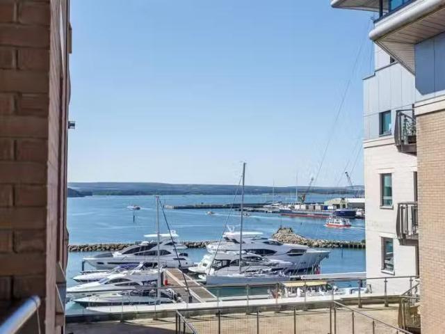 Cozy 2 BA 2 bedroom apartment for rent in The Quay, Poole, BH15