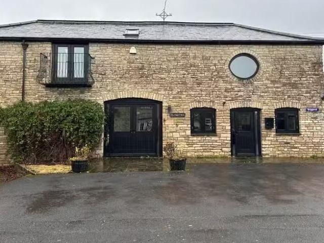 Cozy 2 BA 2 bedroom barn conversion for rent in Cholwell Farm.