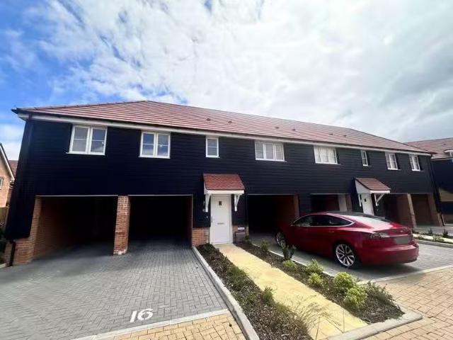 Unique 2 BA 2 bedroom coach house for rent in Hermitage Lane.
