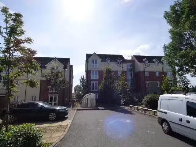 Cheap 2 BA 2 bedroom flat for rent in Overstreet Green, Lydney.