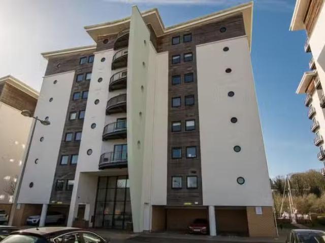 Charming 2 BA 2 bedroom flat for rent in Catrine House, Victor.