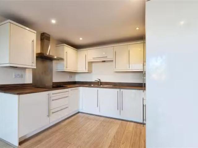 New 2 BA 2 bedroom flat for rent in Drift Court, 1 Basin Appro.