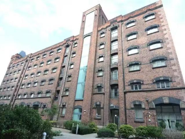 Nice 2 BA 2 bedroom flat for rent in East Float Quay, Dock Roa.