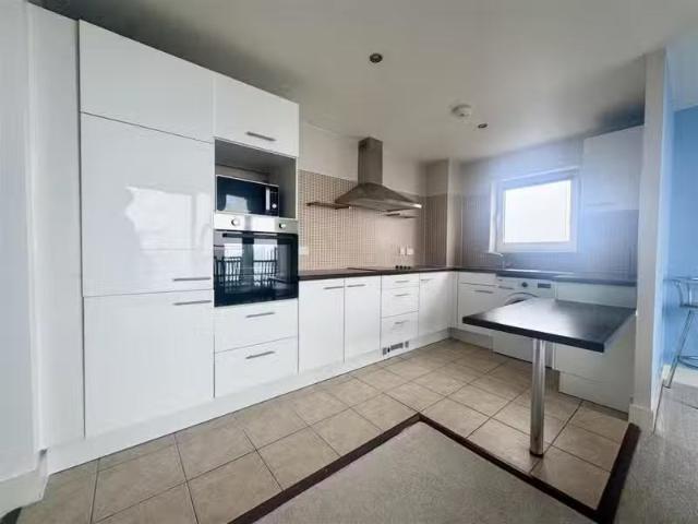Charming 2 BA 2 bedroom flat for rent in Ferry Court, Cardiff.