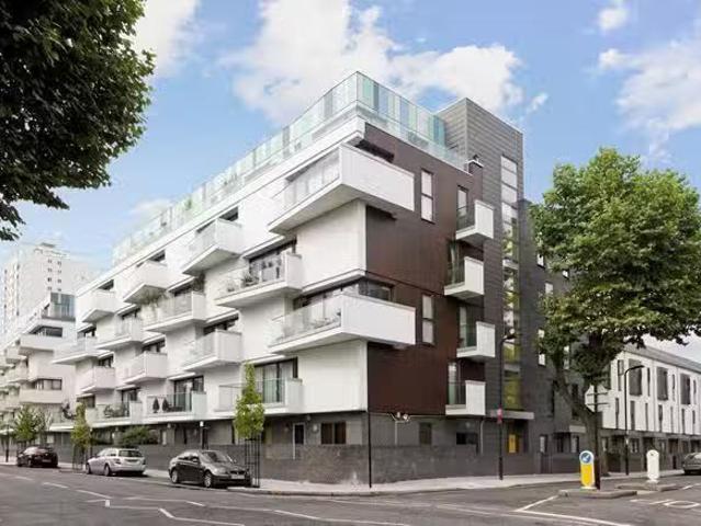 Cheap 2 BA 2 bedroom flat for rent in Forest Road, London, E8