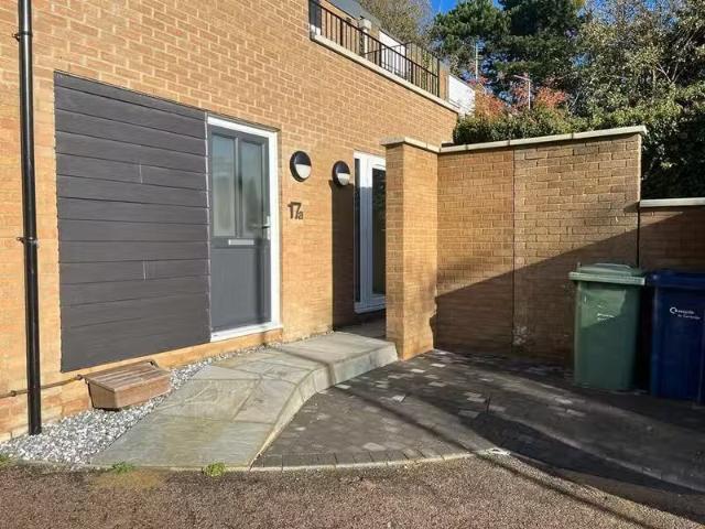 Deal! 2 BA 2 bedroom flat for rent in Greenlands, Cambridge, C.