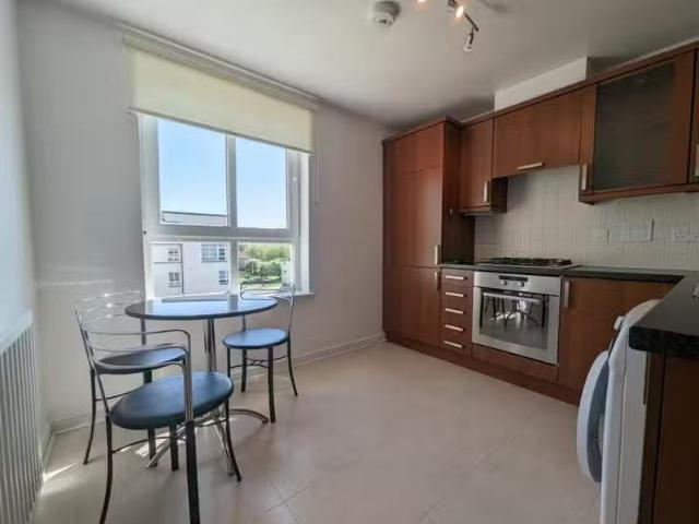 Rental! 2 BA 2 bedroom flat for rent in Lochend Road, Leith, E.