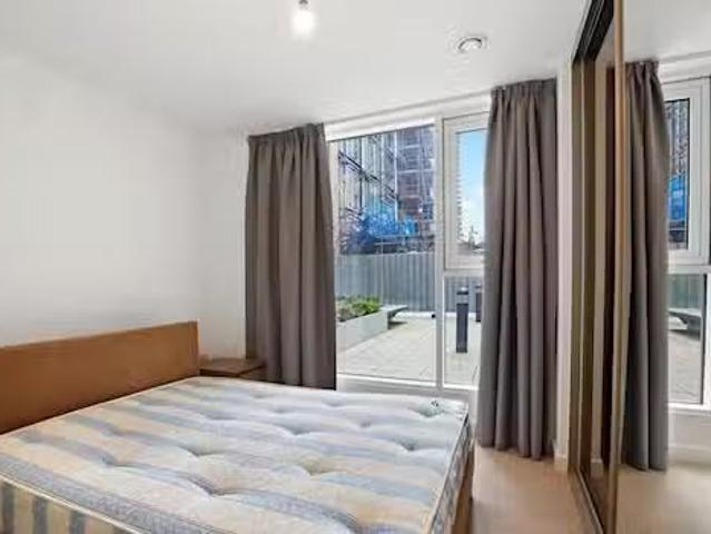 For Rent! 2 BA 2 bedroom flat for rent in Redcliff Street, Bri.