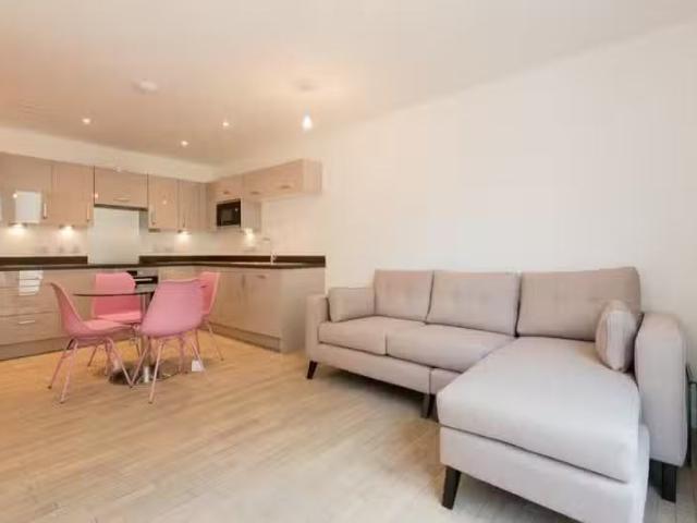 Rental! 2 BA 2 bedroom flat for rent in St. Thomas Street, Bri.