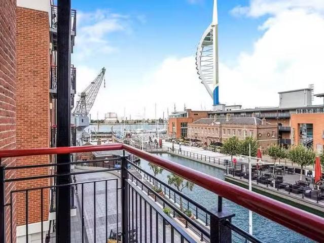 Charming 2 BA 2 bedroom Flat to rent, The Canalside, Gunwharf.