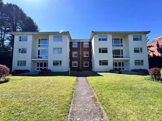 Cheap 2 BA 2 bedroom ground floor flat for rent in 7 Ashmede.