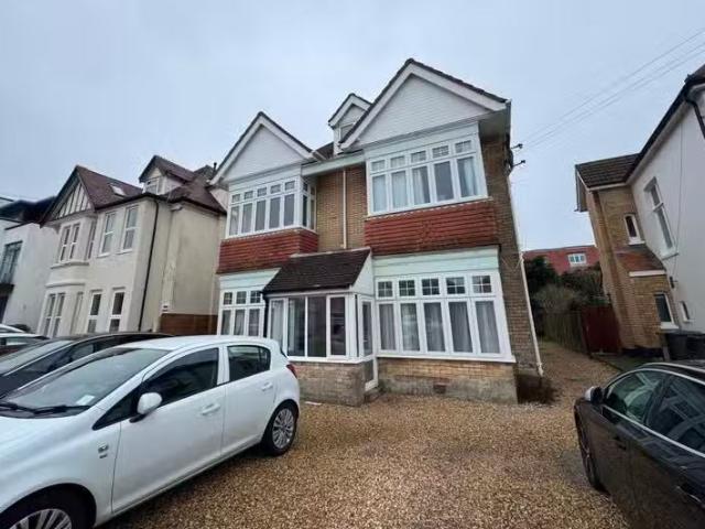 For Rent! 2 BA 2 bedroom ground floor flat for rent in Stourcl.