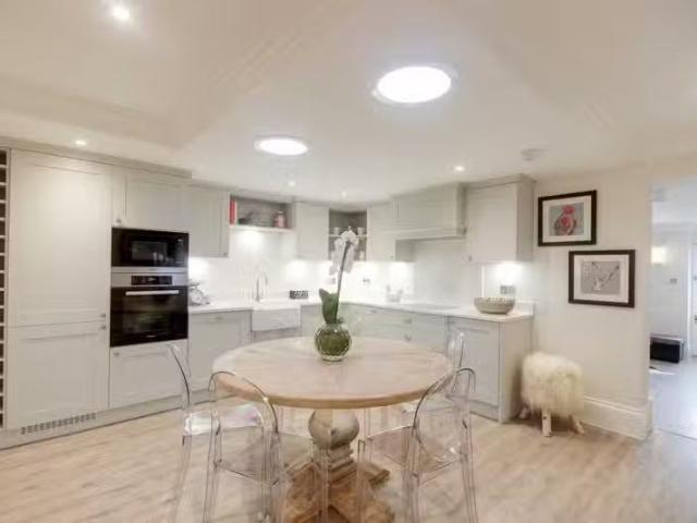 For Rent! 2 BA 2 bedroom property to let in High Street, Thame.