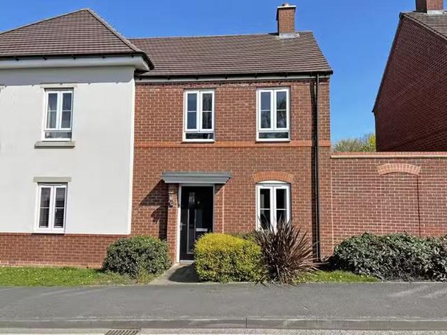 Deal! 2 BA 2 bedroom semi detached house for rent in Old Railw.