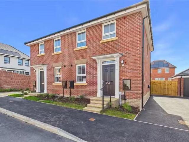 New 2 BA 2 bedroom semi detached house for rent in Bedford Way.