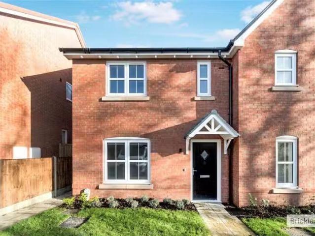 Charming 2 BA 3 bedroom terraced house for rent in Thorpe Clos.