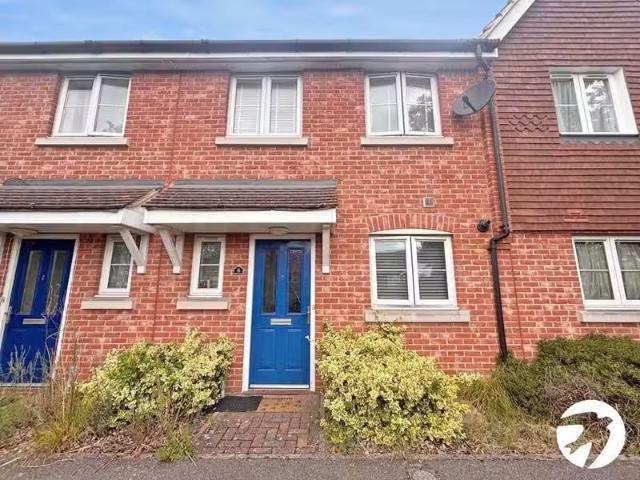 Rental! 2 BA 3 bedroom terraced house for rent in Vaughan Clos.