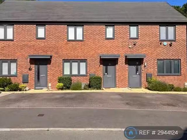 For Rent! 2 BA 3 bedroom terraced house for rent in Webster Av.