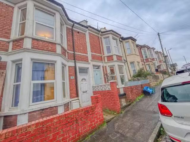 Rental! 2 BA 3 bedroom terraced house for rent in Balfour Road.