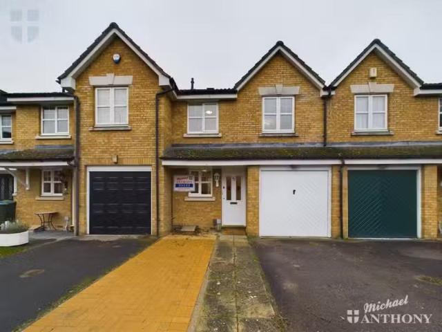 Deal! 2 BA 3 bedroom terraced house for rent in Friarscroft Wa.
