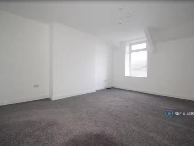 New 2 BA 3 bedroom terraced house for rent in Main Street, Cle.