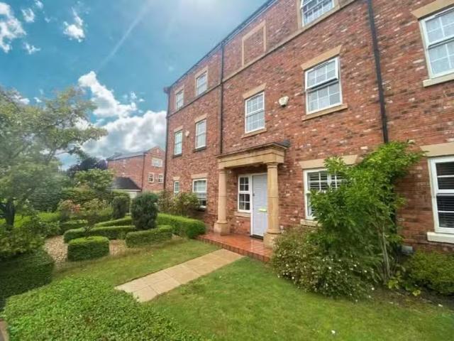 Cozy 2 BA 3 bedroom town house for rent in Pollard Drive, Stap.